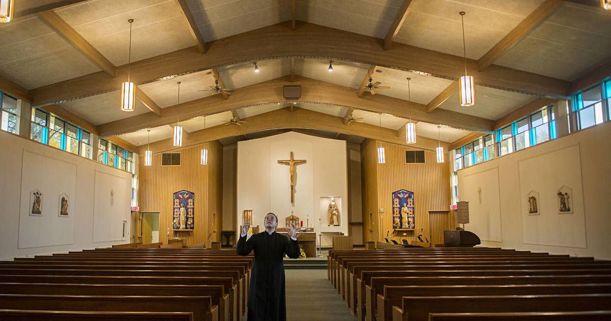 Photos: St. Annes Church in Dixon welcomes back parishioners – Shaw Local