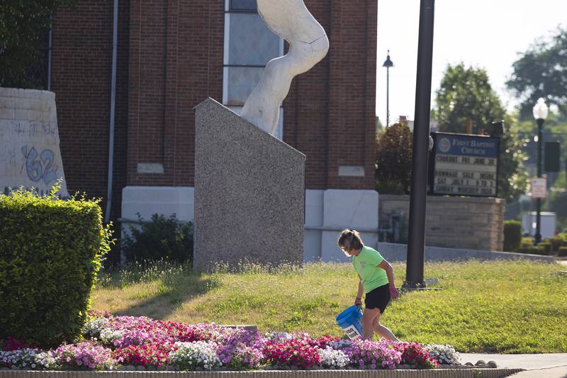 Photos: Clean up day in Dixon – Shaw Local