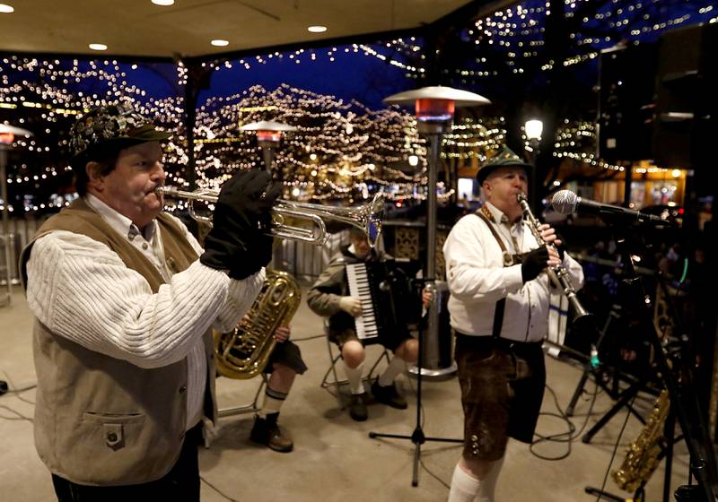 Photos: Woodstock Willie predicts an early spring in 2024 – Shaw Local