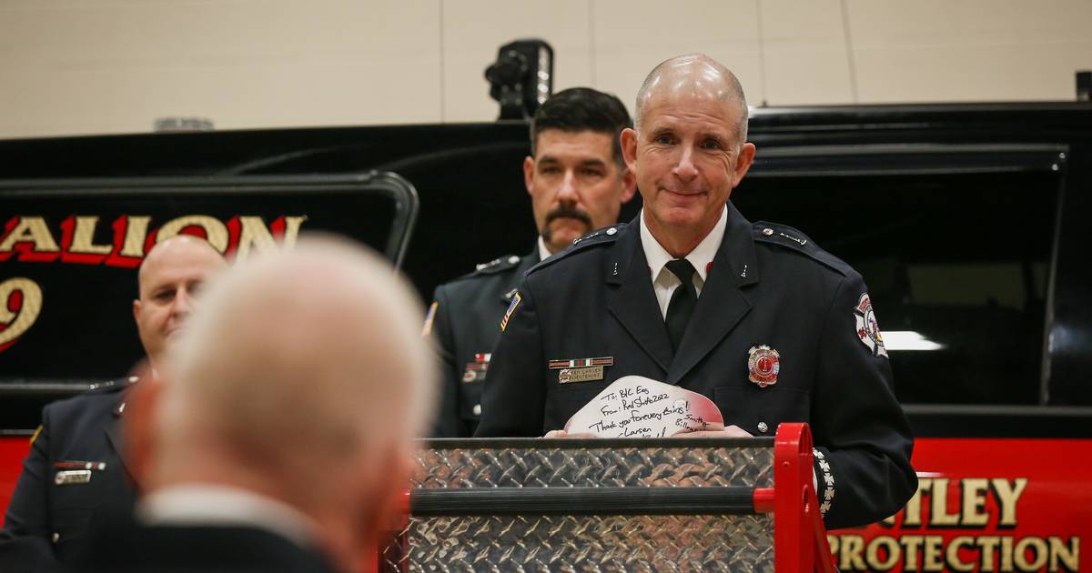 Huntley fire district mourns one of its own; Lt. Ken Larsen also spent ...