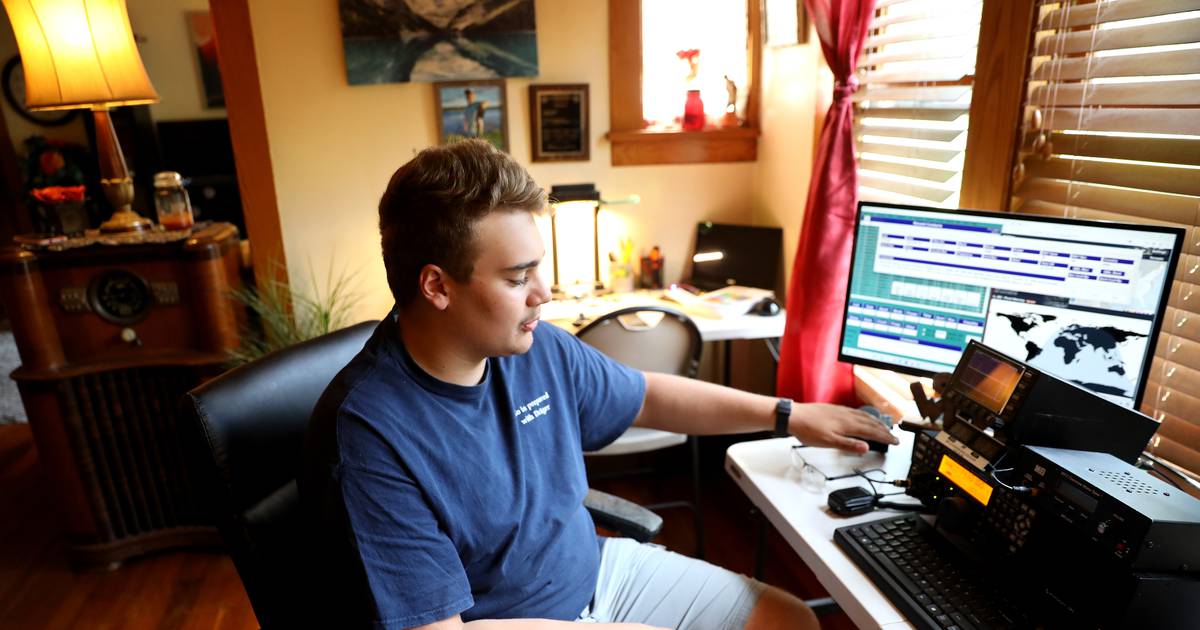 Kane County family connects with the world over ham radios – Shaw Local