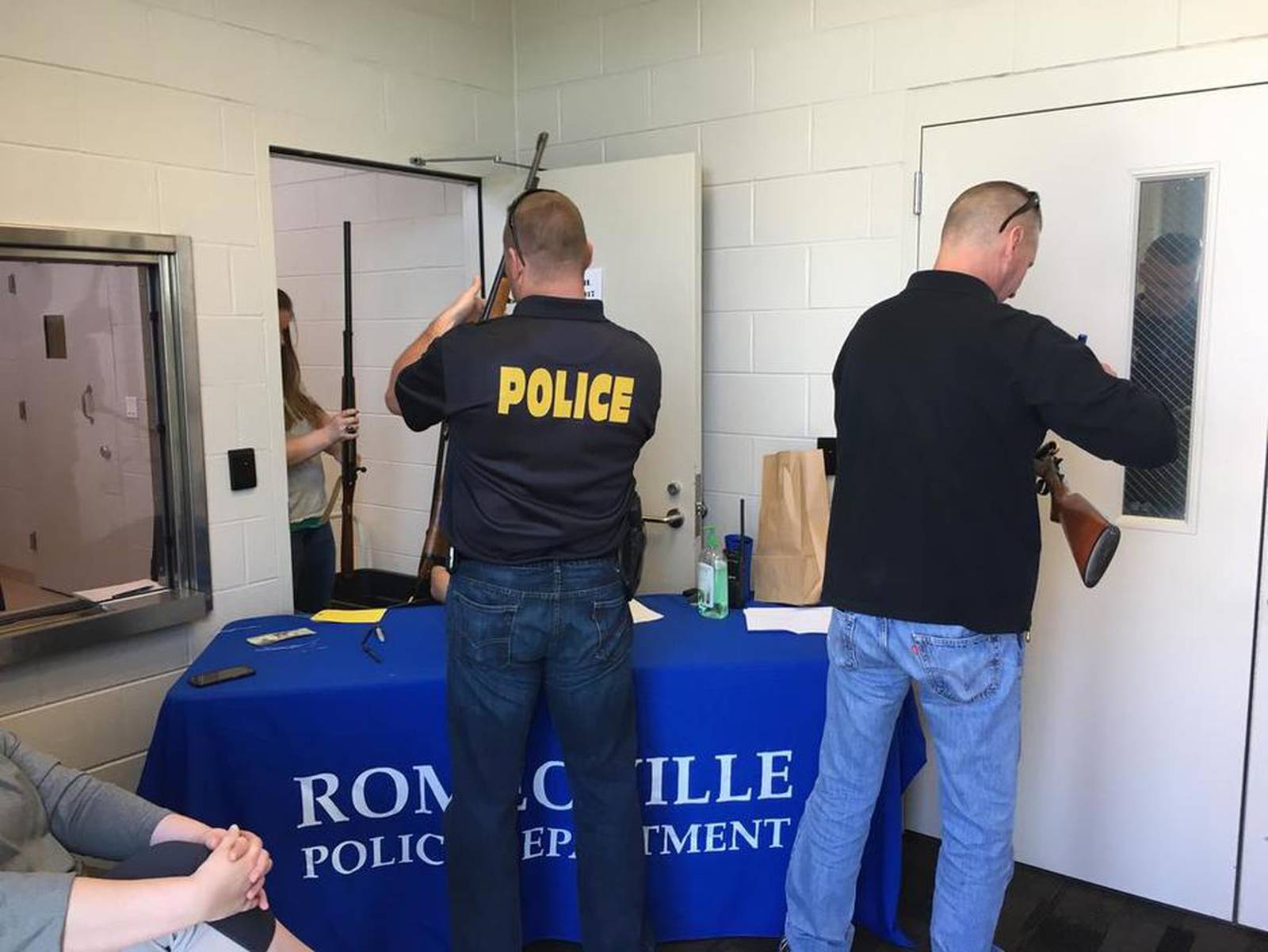 Romeoville police hold gun buyback – Shaw Local