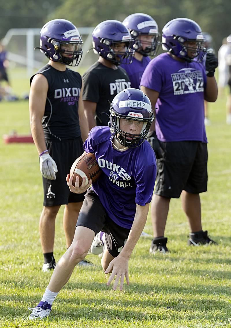 Photos: Dixon football back on the field – Shaw Local