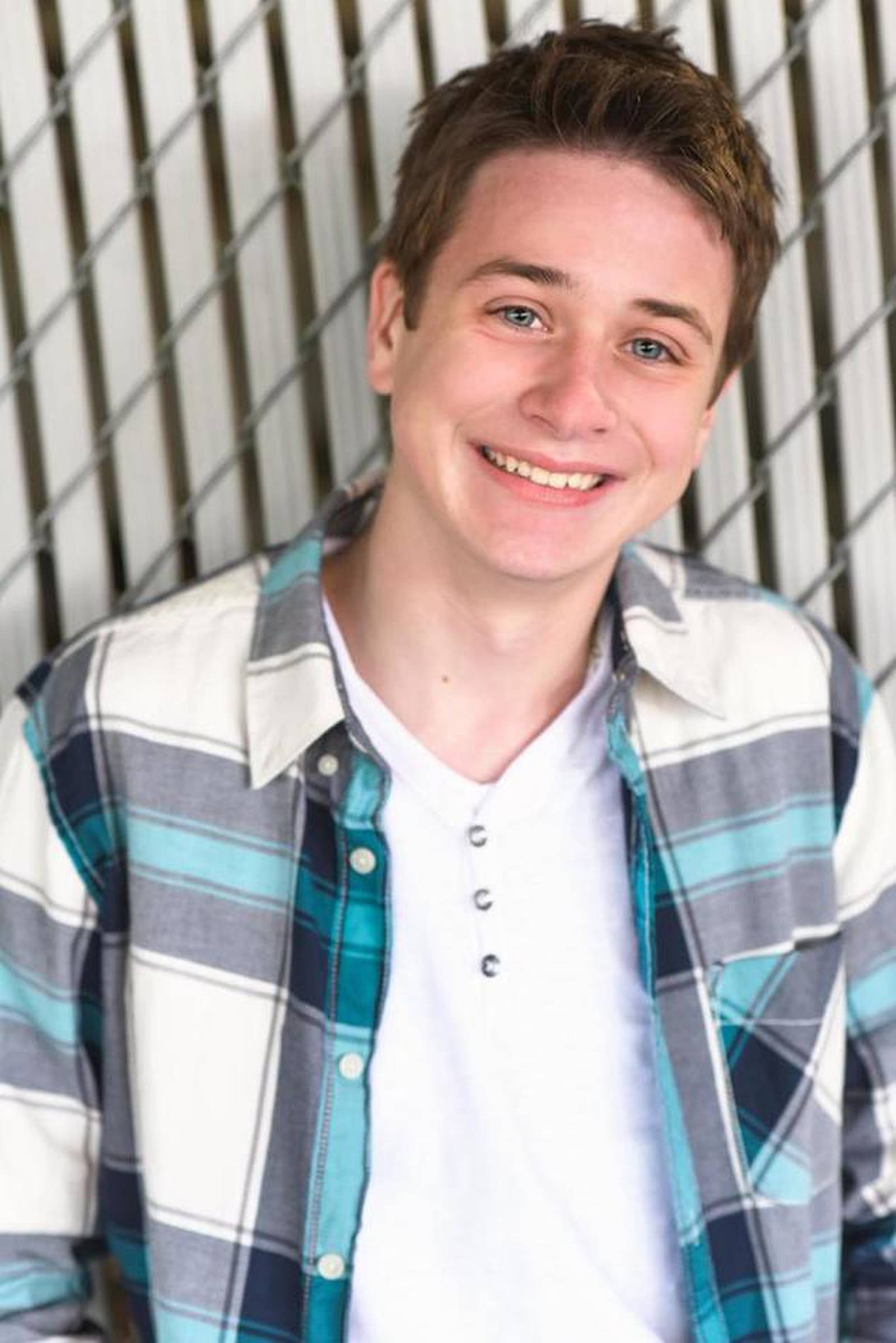 Lockport teen has role in Brett Eldredge music video shot at Wrigley ...