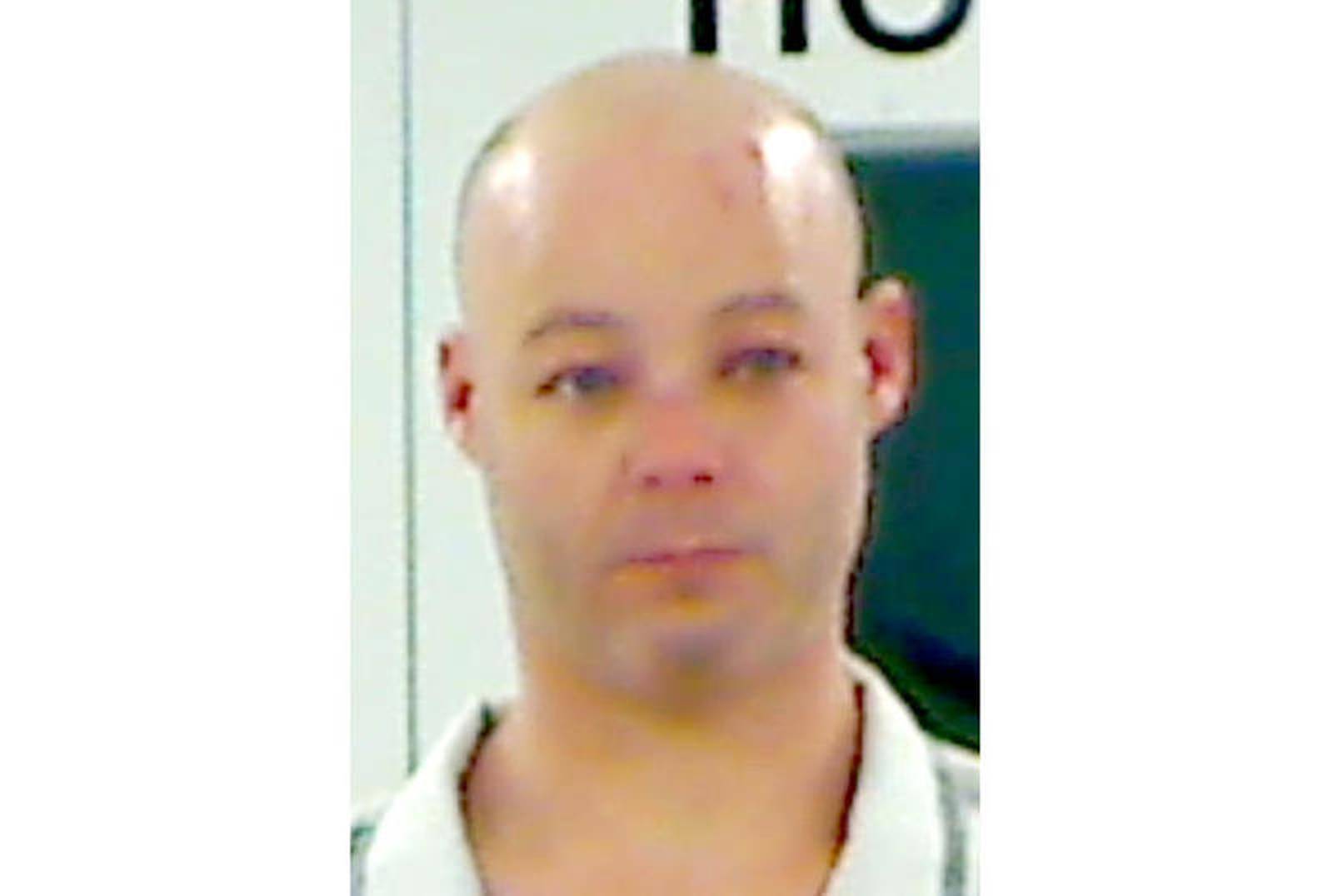 Plano man kicks out squad car window while being arrested – Shaw Local