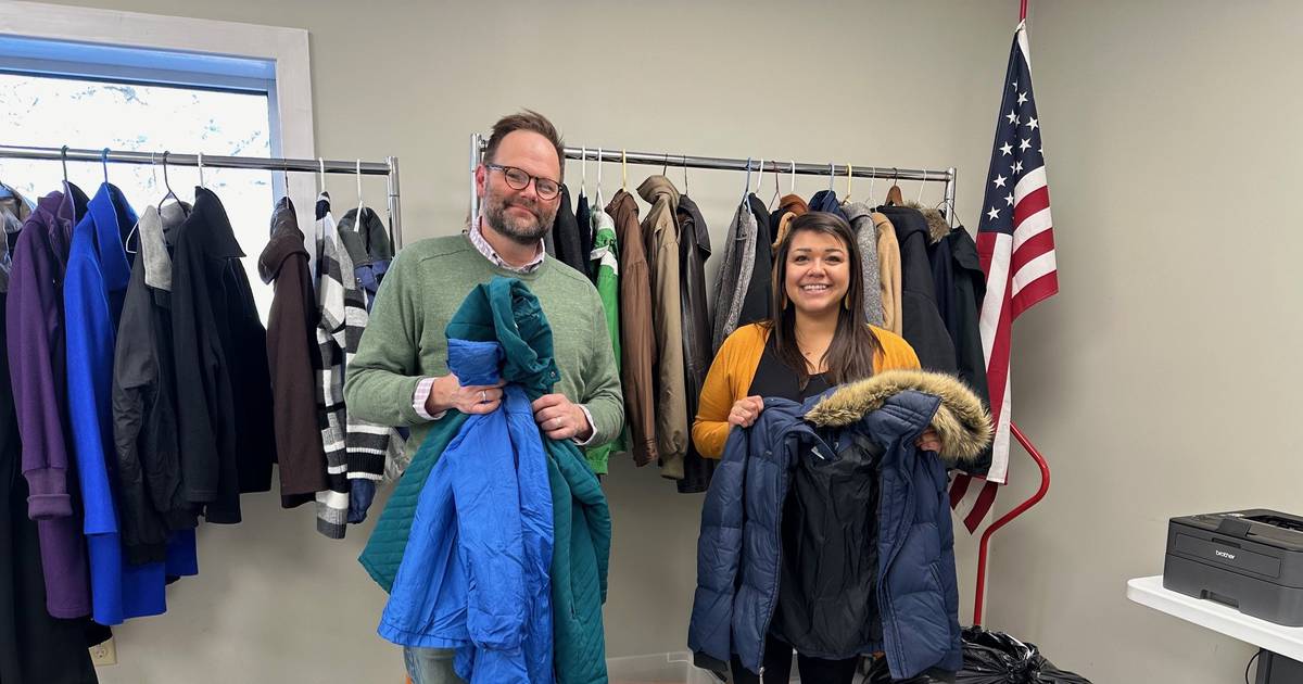 Grundy Bank hosts successful coat drive – Shaw Local