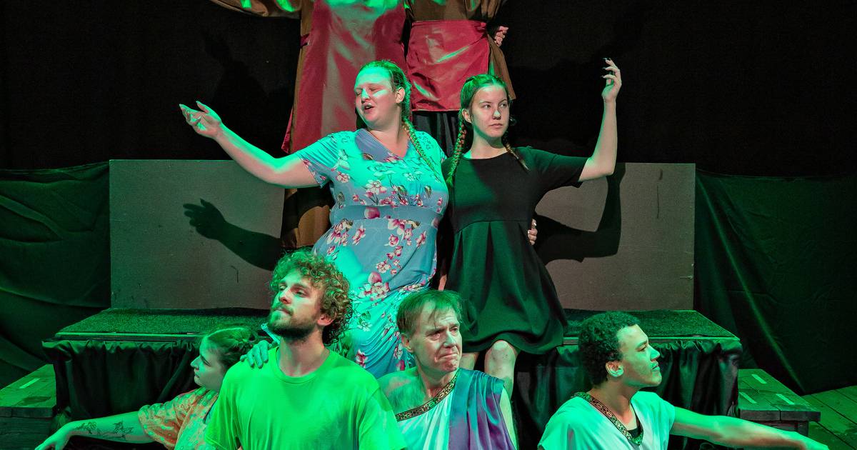 ‘Metamorphoses’ spirits dreamlike pool onto Crystal Lake stage – Shaw Local