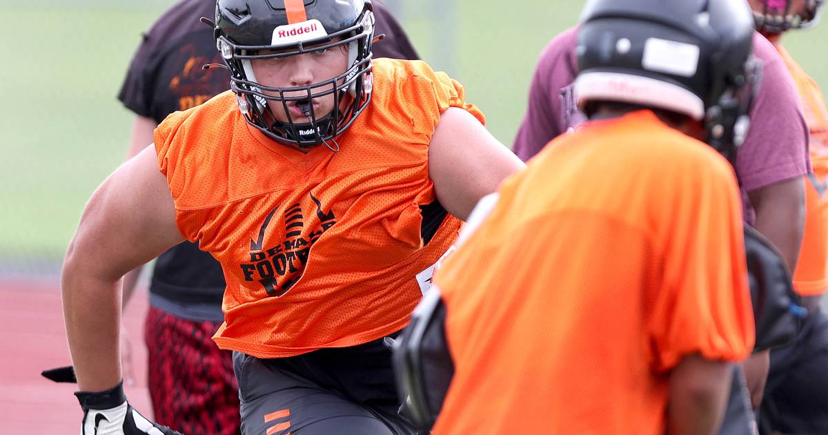 Nathan Hoard dominating on the line for DeKalb – Shaw Local