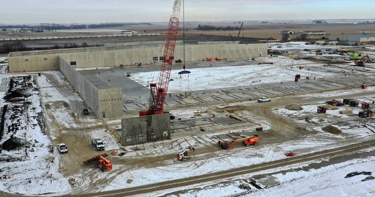 GAF construction in Peru takes off, 50-70 workers on site daily – Shaw ...