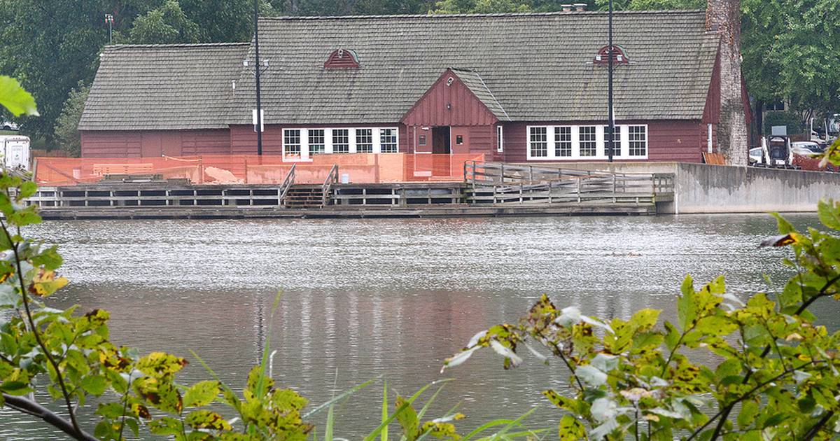 Work begins on restoration of Lake Ellyn Boathouse in Glen Ellyn – Shaw ...