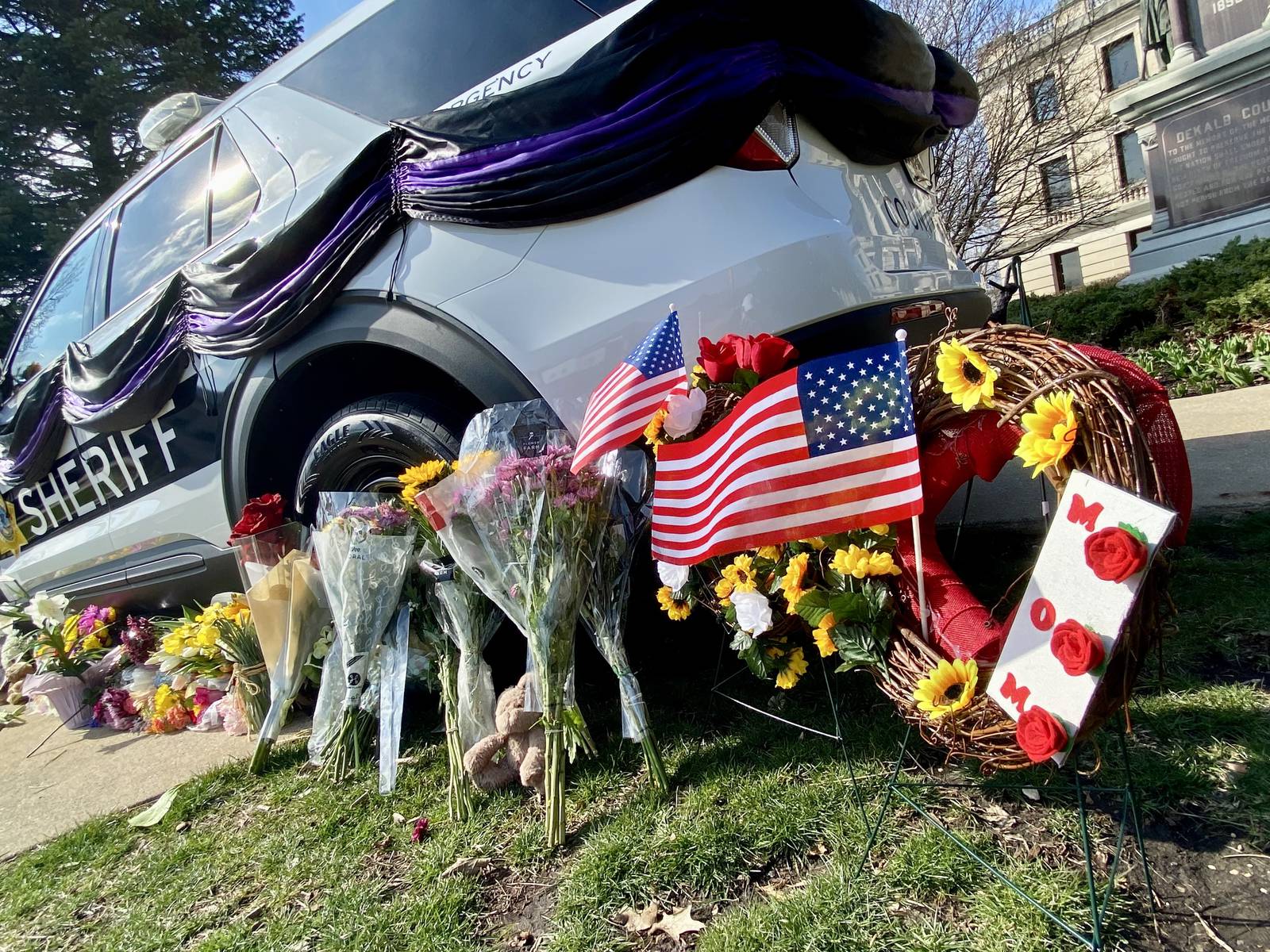 Photos: Memorial grows in Sycamore for late DeKalb County Sheriff's ...