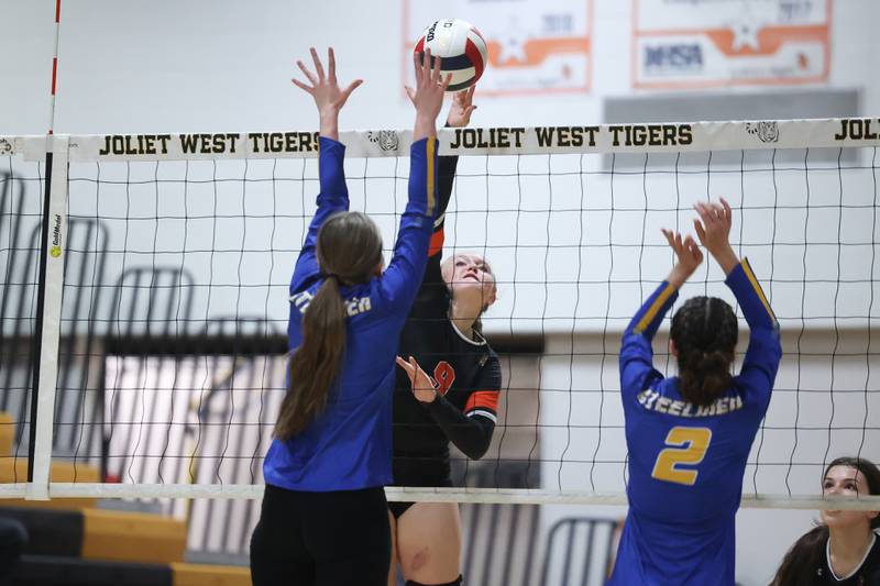 Photos: Plainfield East vs. Joliet Central Girls Volleyball – Shaw Local