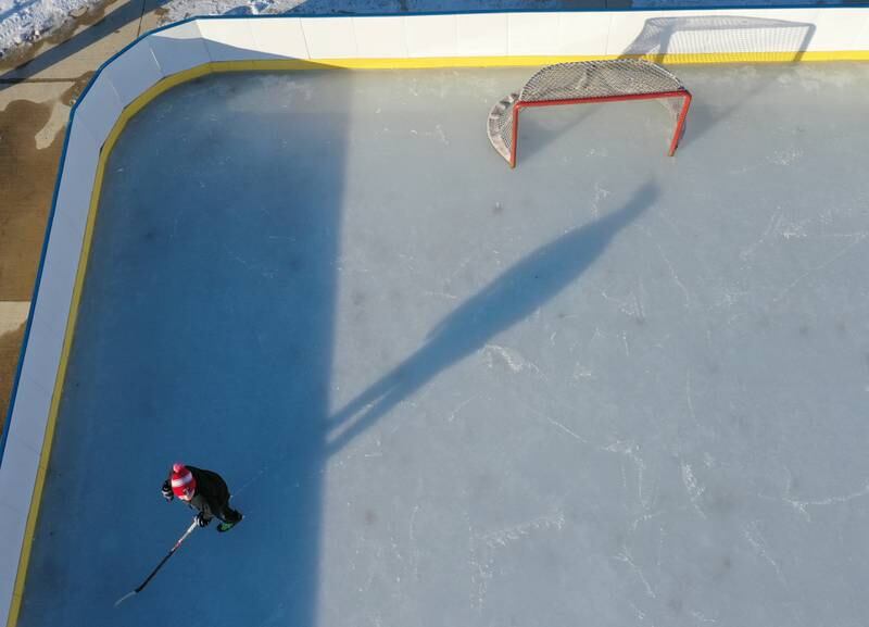 Photos: Skaters, hockey players enjoy the Peru ice rink – Shaw Local