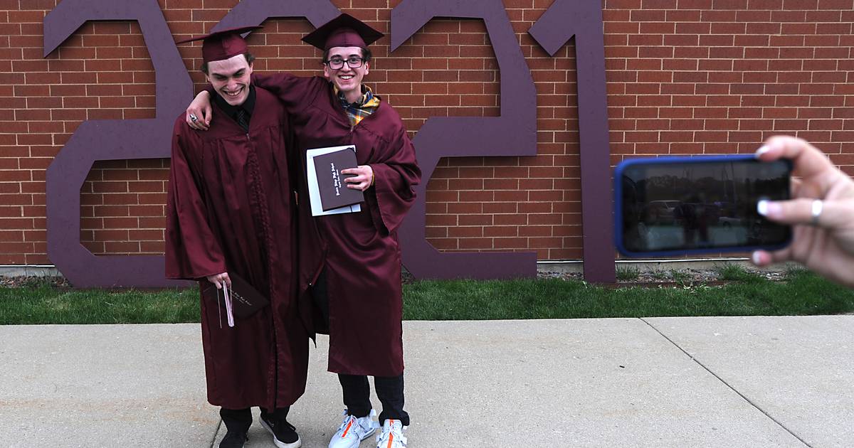 Photos: Prairie Ridge graduation 2021 – Shaw Local