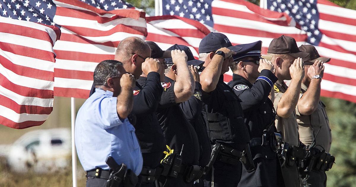 Mourners remember McHenry County Deputy Dwight Maness at funeral – Shaw ...