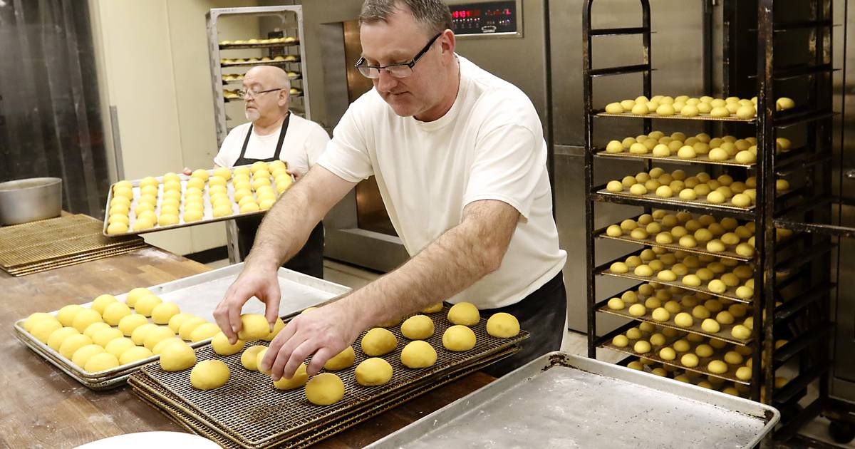 Photos: McHenry County bakeries prep for paczki rush – Shaw Local