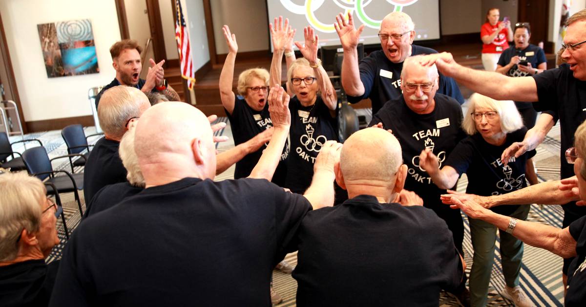 Photos: Senior living communities battle it out in Olympics in Downers Grove – Shaw Local