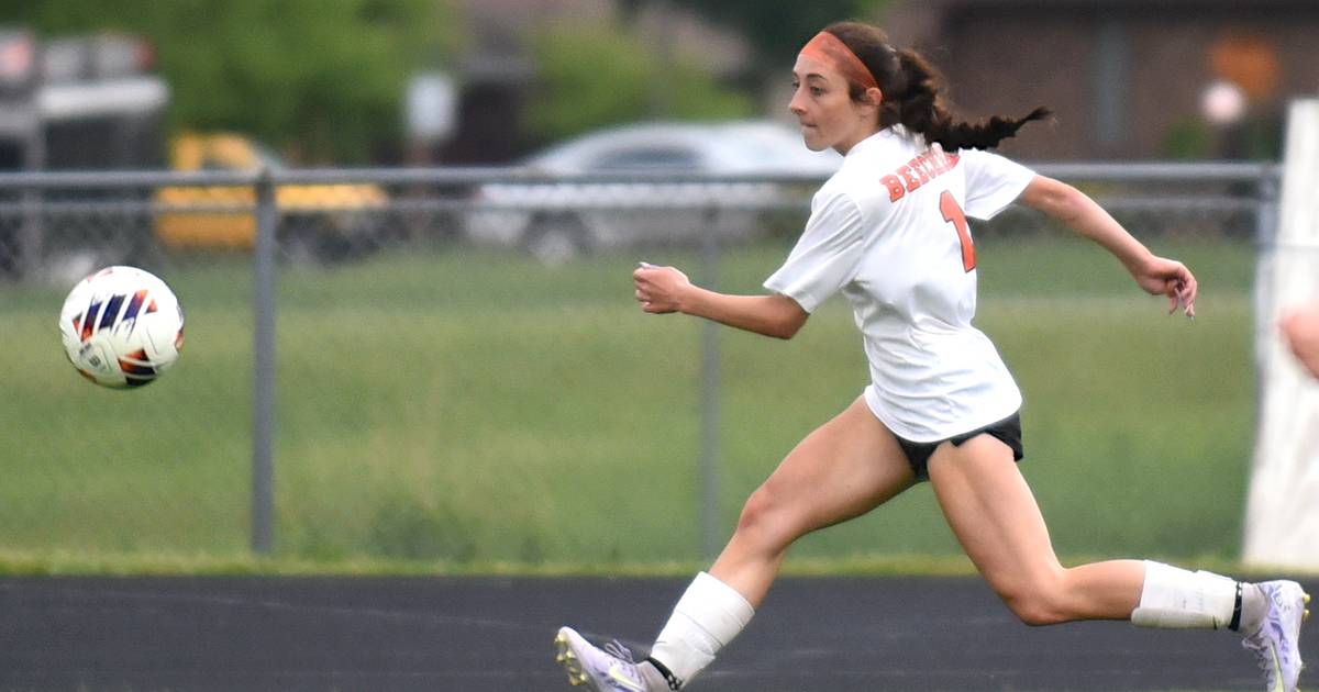 Four local girls soccer players receive IHSSCA All-State honors – Shaw ...