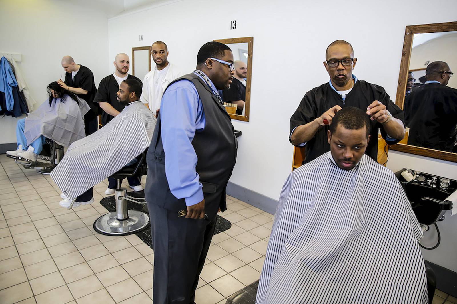 Barber school has a unique student body – Shaw Local