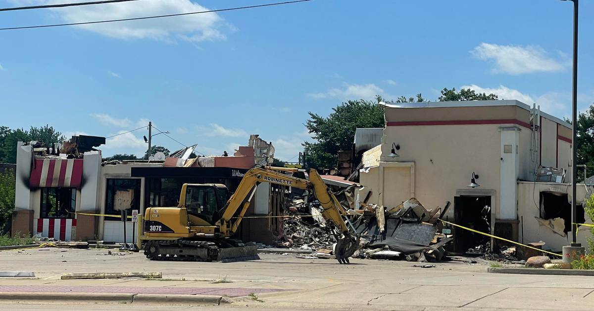 Work begins to demolish fire-damaged KFC in La Salle – Shaw Local