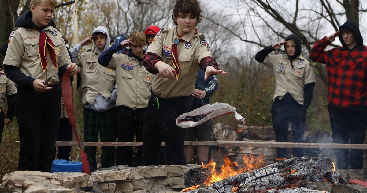 Photos: VFW vigil and flag retirement in Batavia – Shaw Local