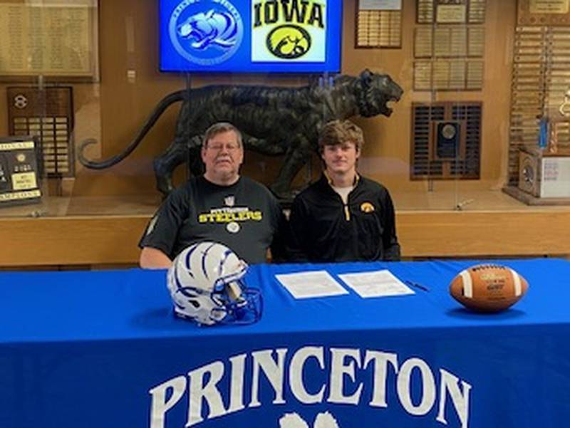 Photos: Teegan Davis signing – Shaw Local