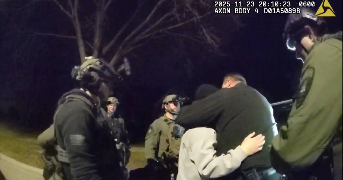 Videos shed new light on off-duty cop’s armed standoff with police in ...