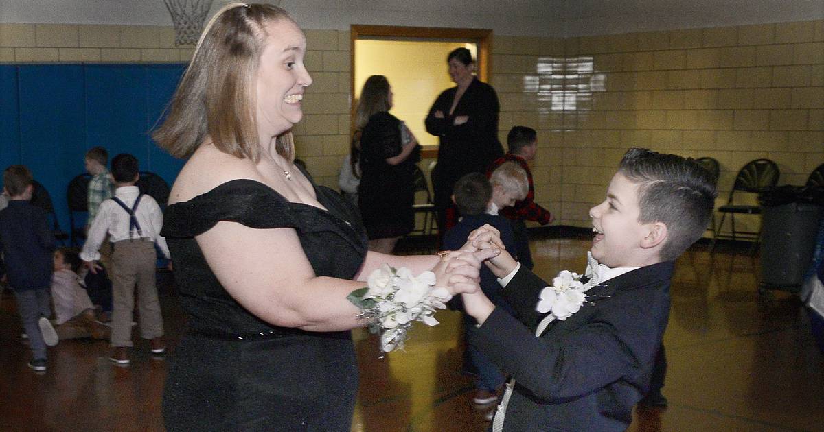 Photos: Ottawa YMCA hosts Mother and Son Prom – Shaw Local