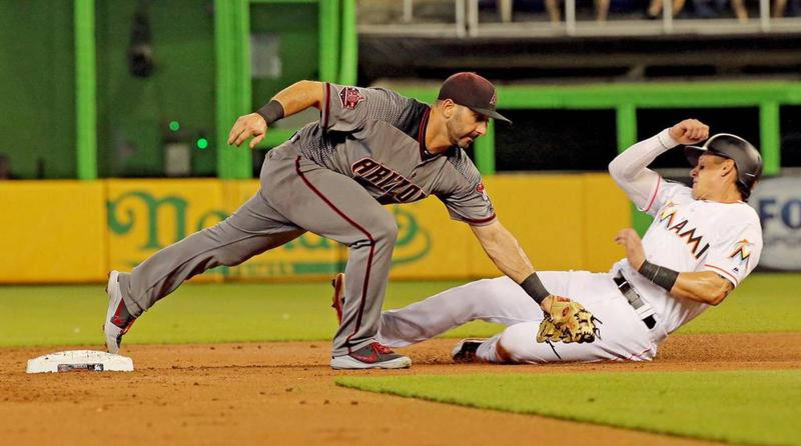 MLB: Descalso joins Cub infield – Shaw Local