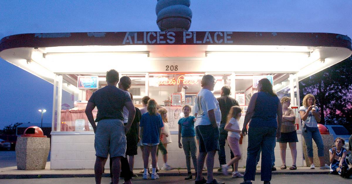 Alice’s Place to return original ice cream cone to roof – Shaw Local