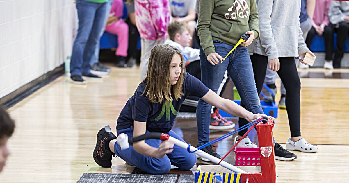 Pumpkins fly at Rock Falls Middle School catapult contest – Shaw Local