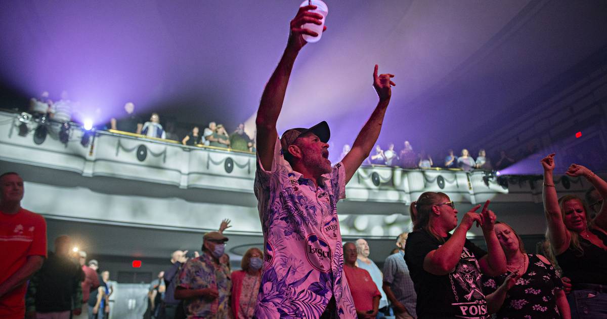 Photos: Double Vision takes the stage in Dixon – Shaw Local