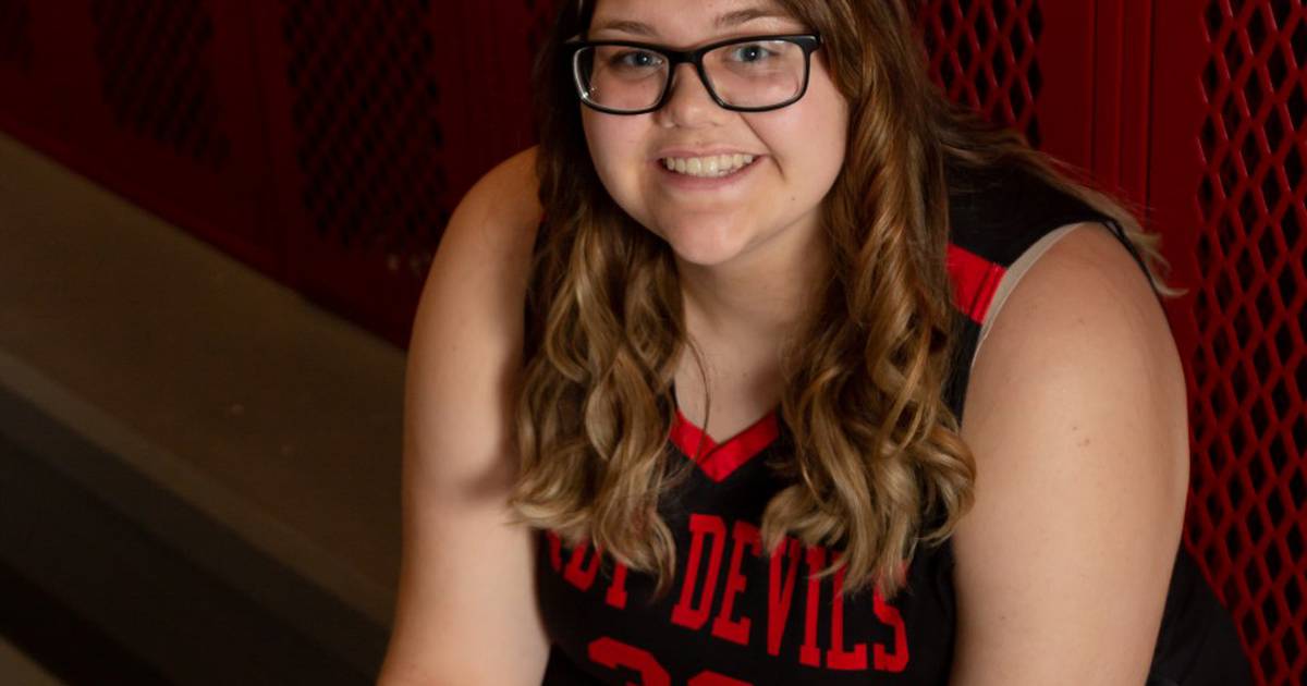 Senior Spotlight>Toni Newton (Hall High School) – Shaw Local