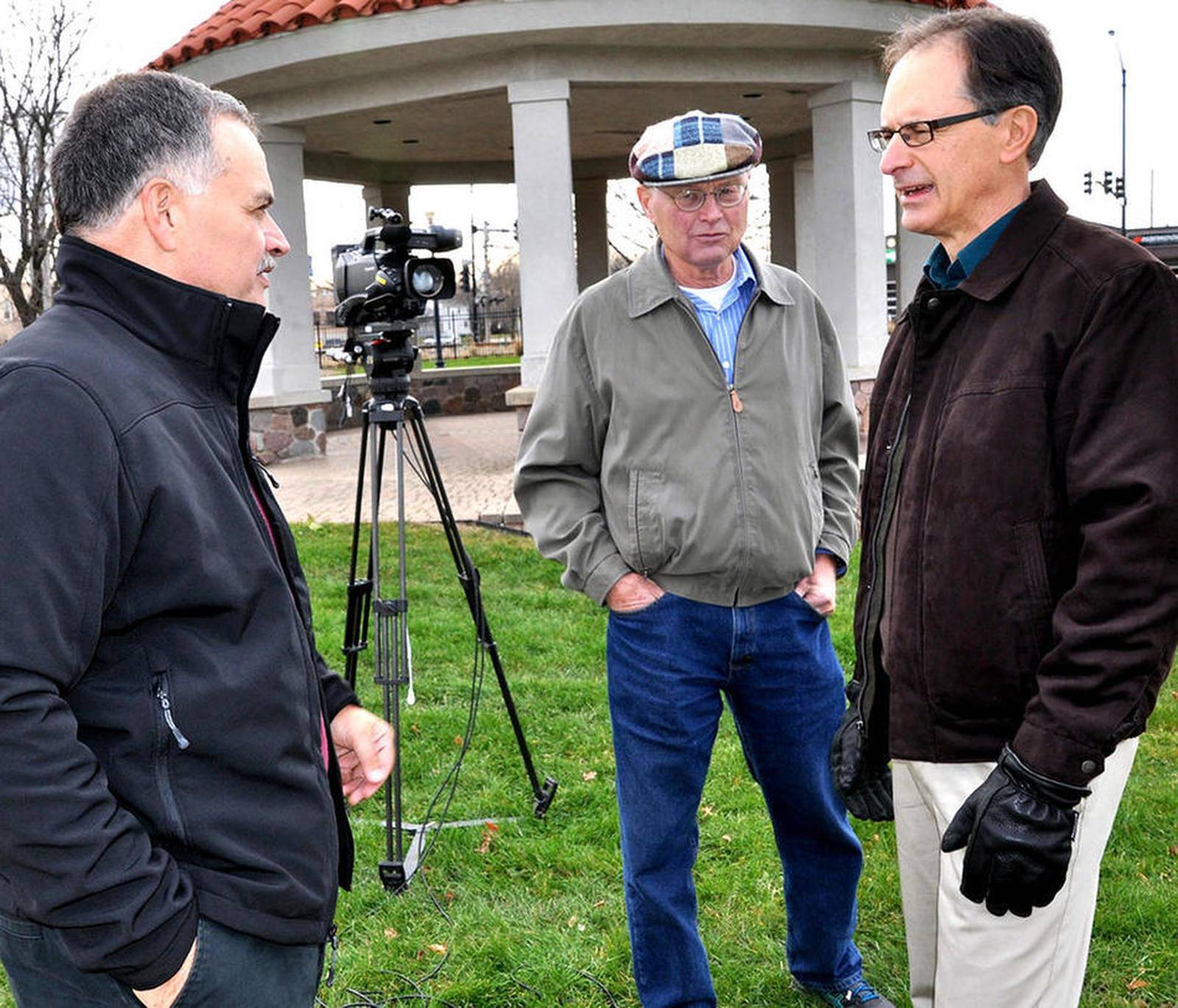 Broadcaster Max Armstrong to sign books in Waterman – Shaw Local