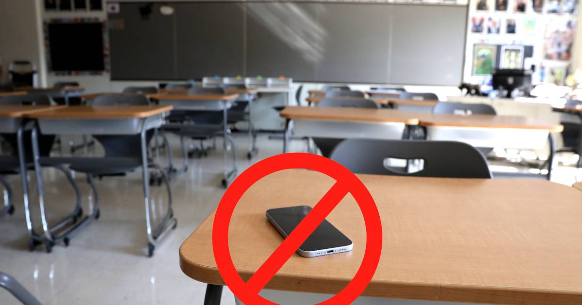 How are DeKalb County schools monitoring cellphones in classrooms ...