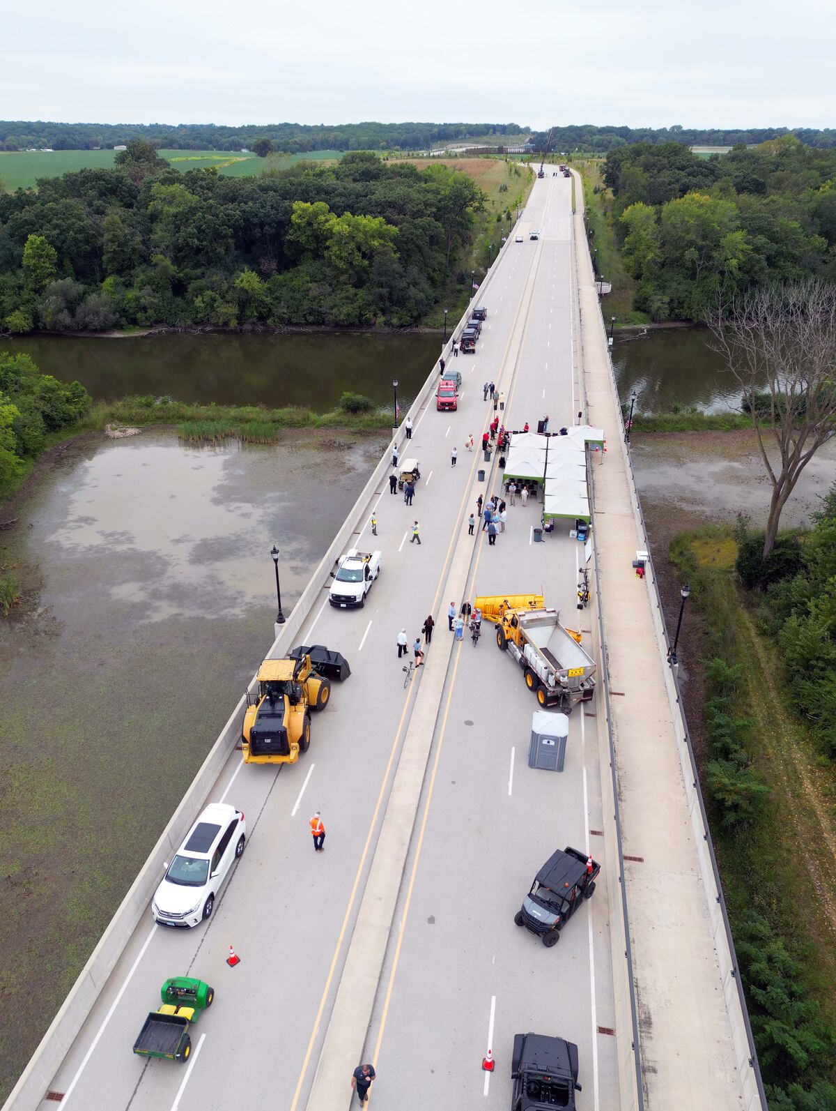 Longmeadow Parkway bridge over Fox River opens to traffic after 30-year ...