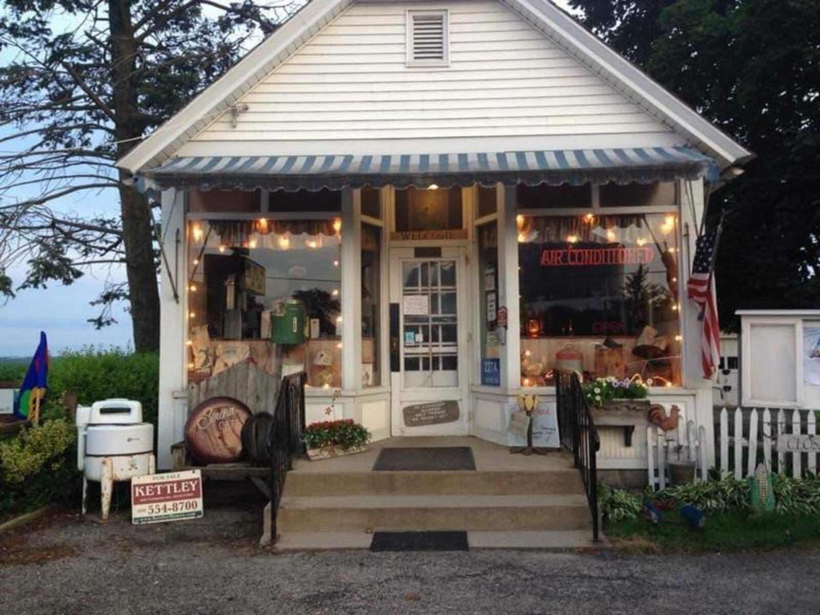 2025 new business review in the Illinois Valley: Serena Cafe reopens ...