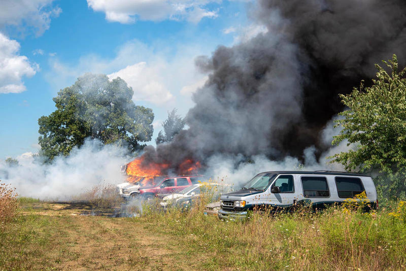 Fire south of Woodstock destroys 10 vehicles – Shaw Local