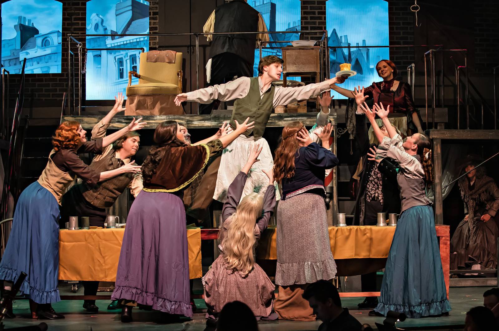 ‘Sweeney Todd’ terrifyingly beautiful on Woodstock stage – Shaw Local