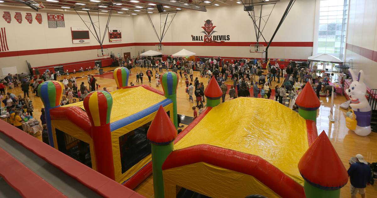 Photos: Spring Valley hosts Easter egg hunt – Shaw Local