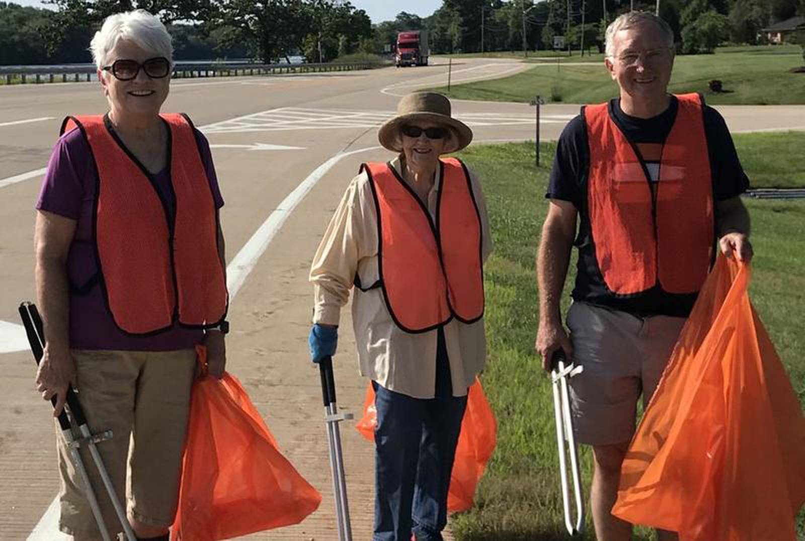 Oregon Lions Club members do roadside cleanup – Shaw Local
