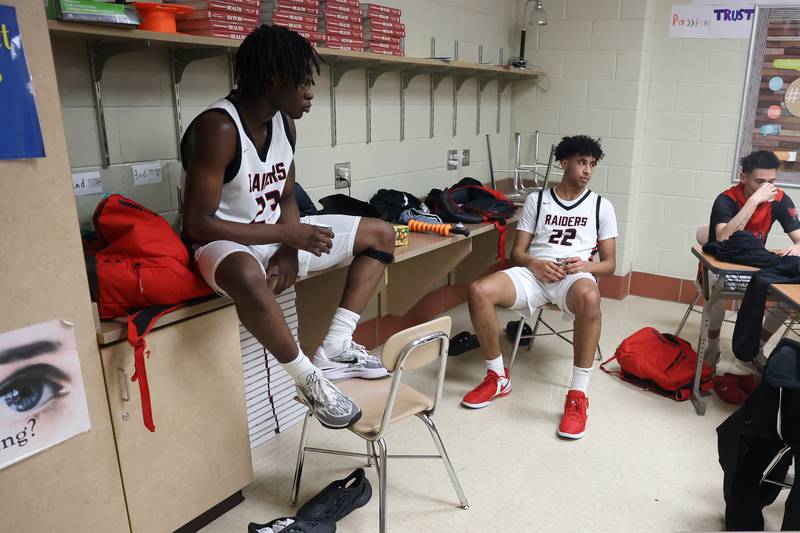 Photos: Romeoville vs. Bolingbrook Boys Basketball – Shaw Local