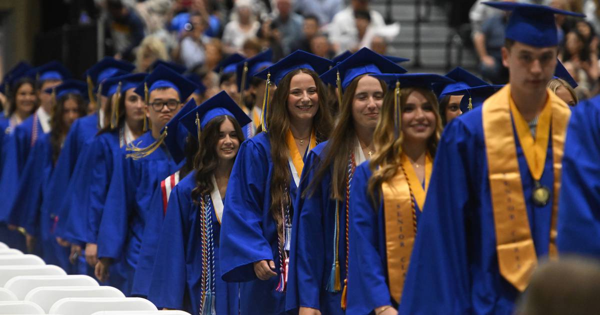 Photos: Wheaton North Class of 2025 Commencement Ceremony – Shaw Local