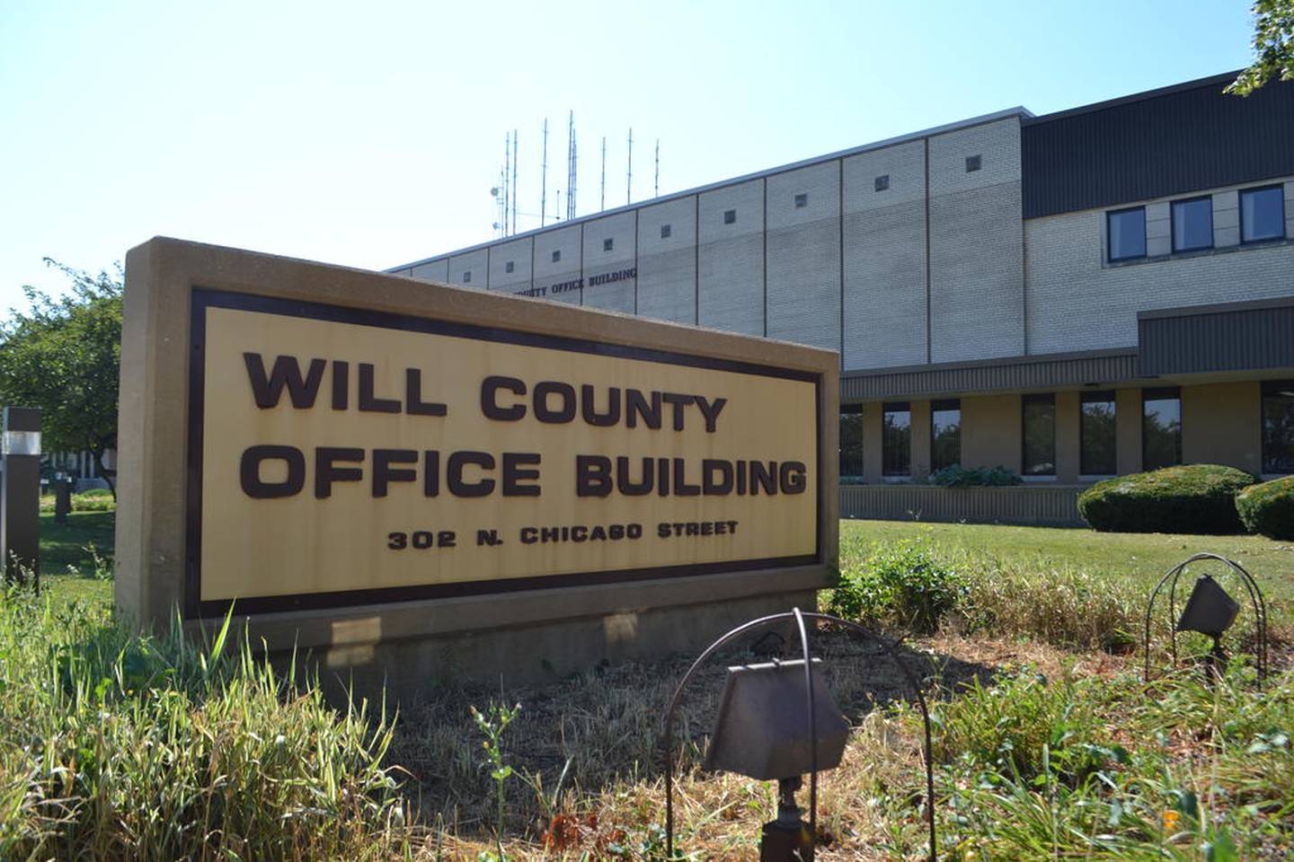 Will County Board panel weighs raising elected officials’ salaries ...