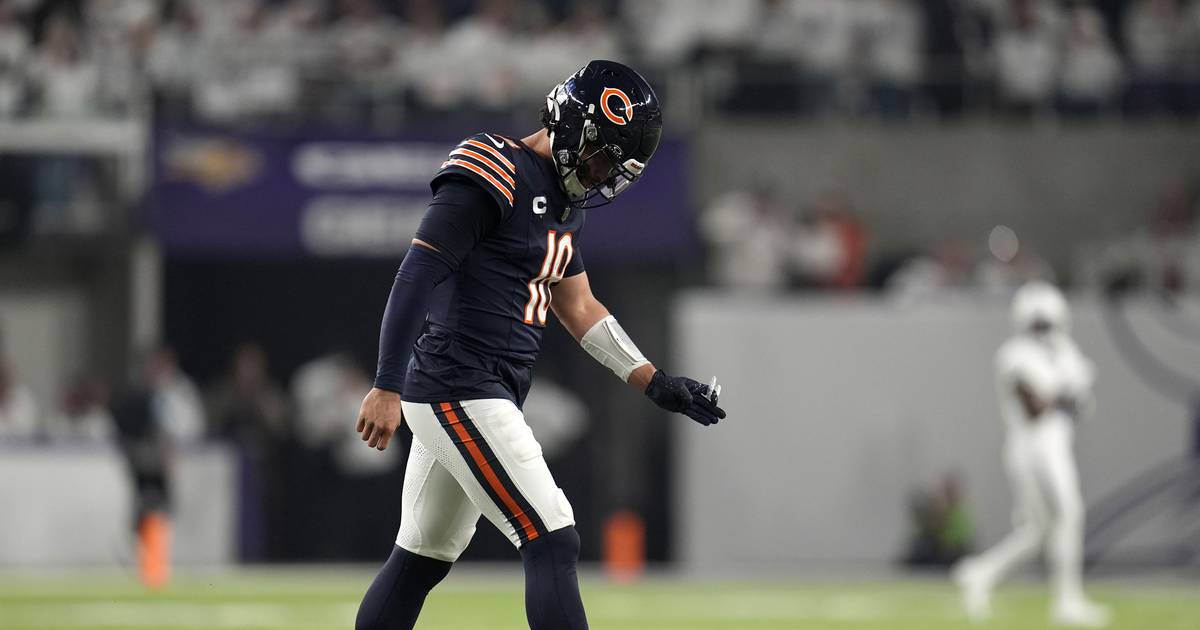 Another goal-line disaster highlights 8th consecutive loss for listless ...