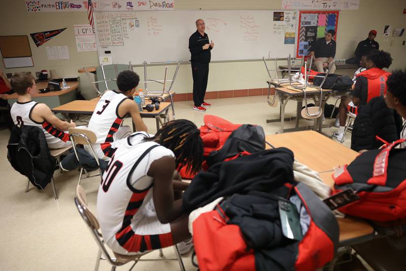 Photos: Romeoville vs. Bolingbrook Boys Basketball – Shaw Local