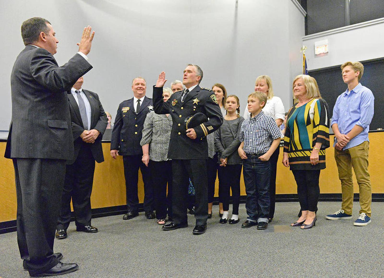 Elmhurst police promoted to fill retirement vacancies – Shaw Local
