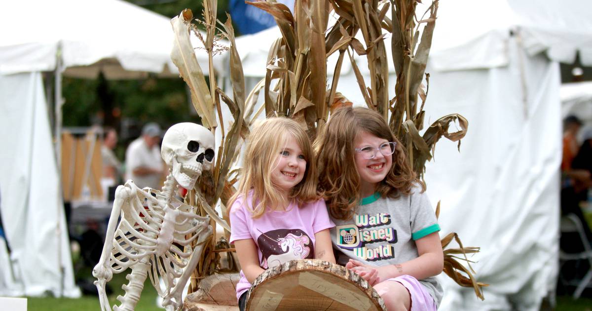 Photos: Entertainment abounds at Scarecrow Weekend in St. Charles ...