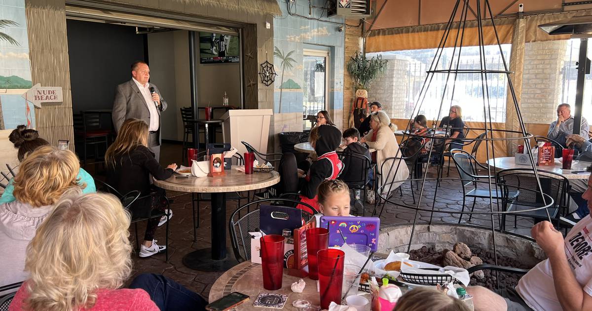 Illinois Attorney General candidate Thomas DeVore visits Sycamore to ...