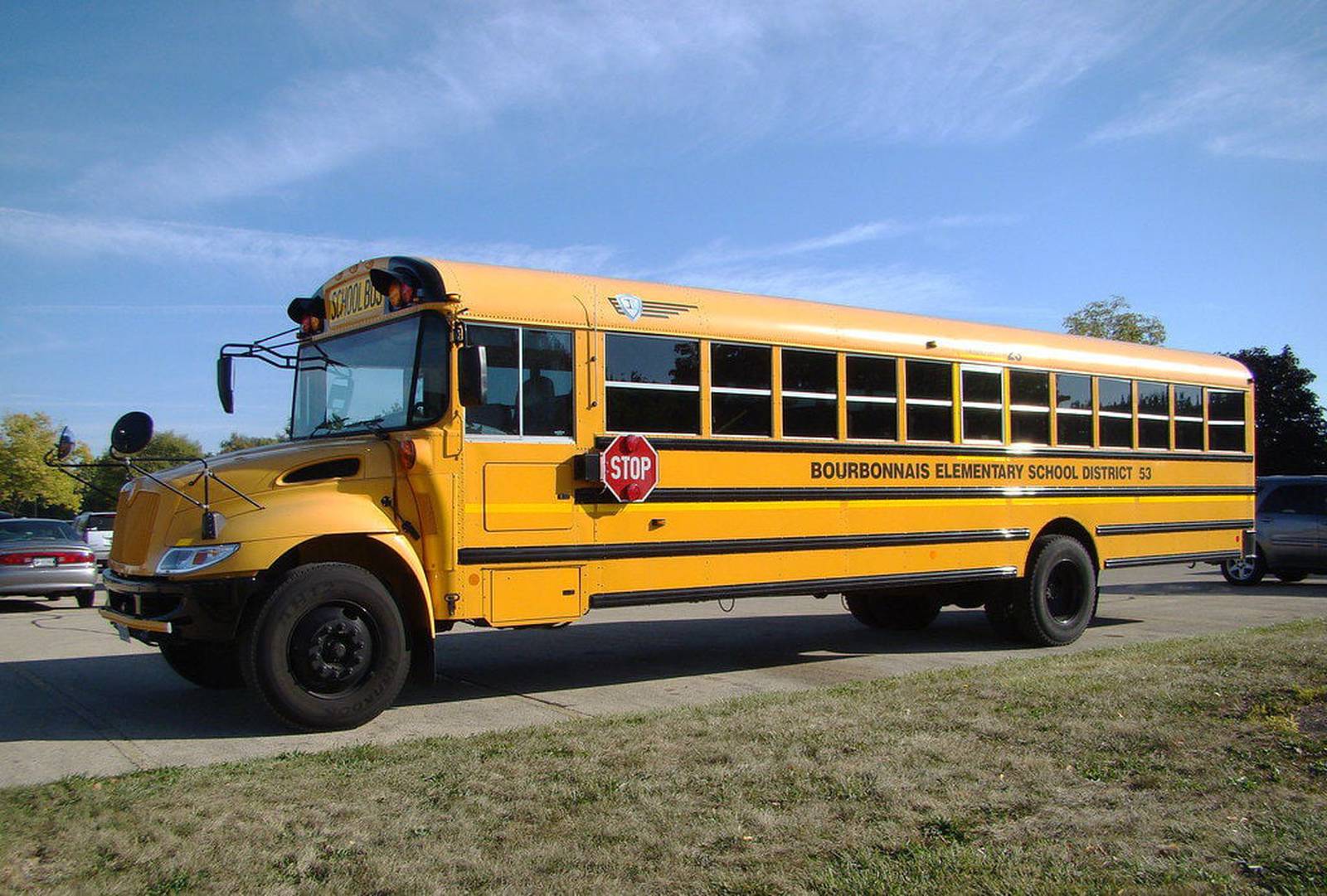 Three-point seat belts to be required on new school buses in Illinois ...